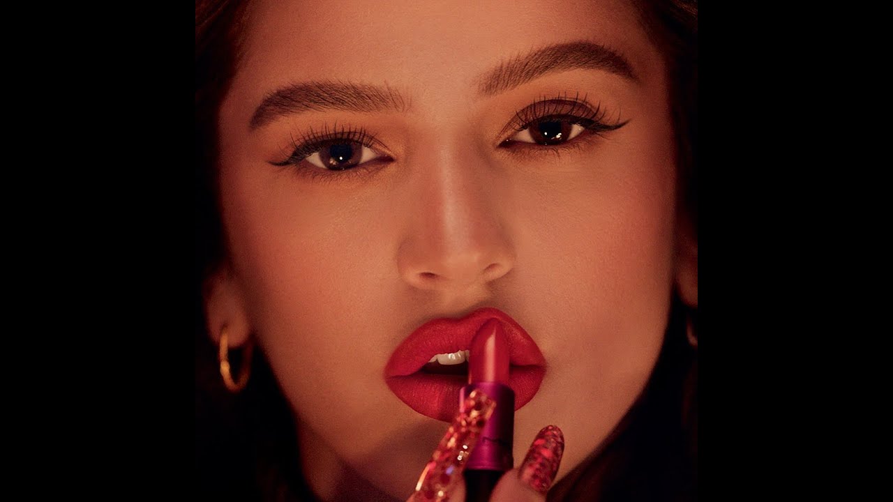 ROSALÍA - COMO UN G (Music Video) - YouTube