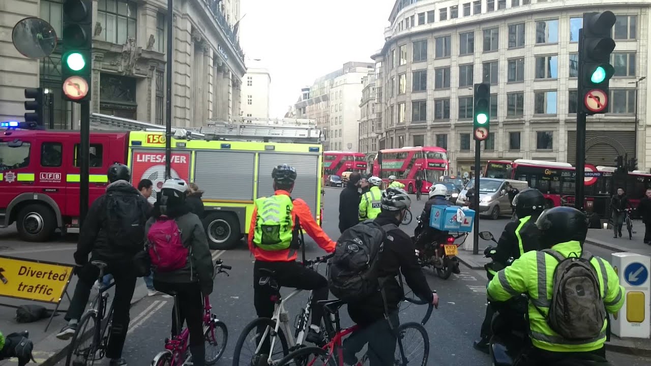 Fire engine tight turn - YouTube