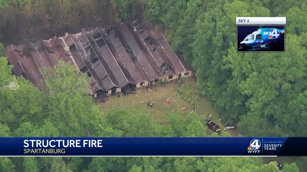 Fire in Spartanburg, South Carolina, causes road to be shut down - YouTube