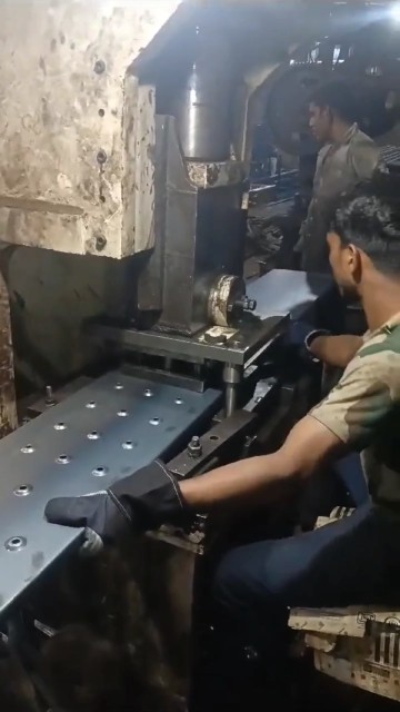 Centring plank At #plank #welding #construction - YouTube