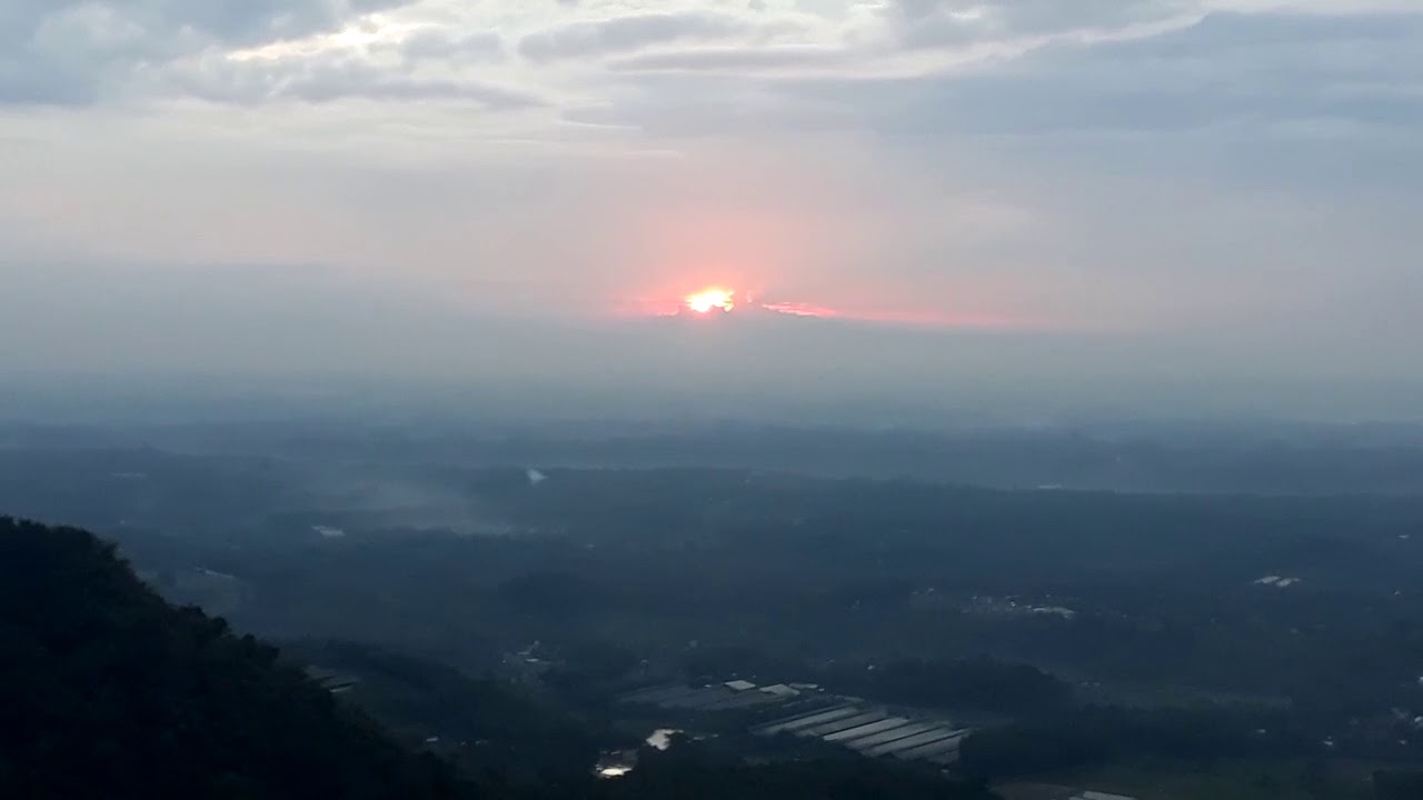 Bukit Gunung Eusing Gobang Rumpin.. ajib sunrise nya - YouTube