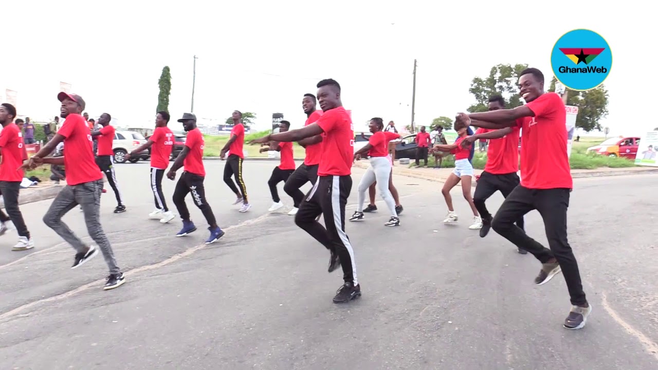 Coca Cola flash mob on colours - Sabina Manu - YouTube