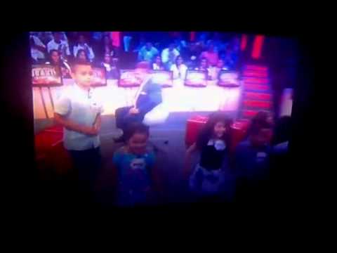 Kid eating shit on Sabado Gigante