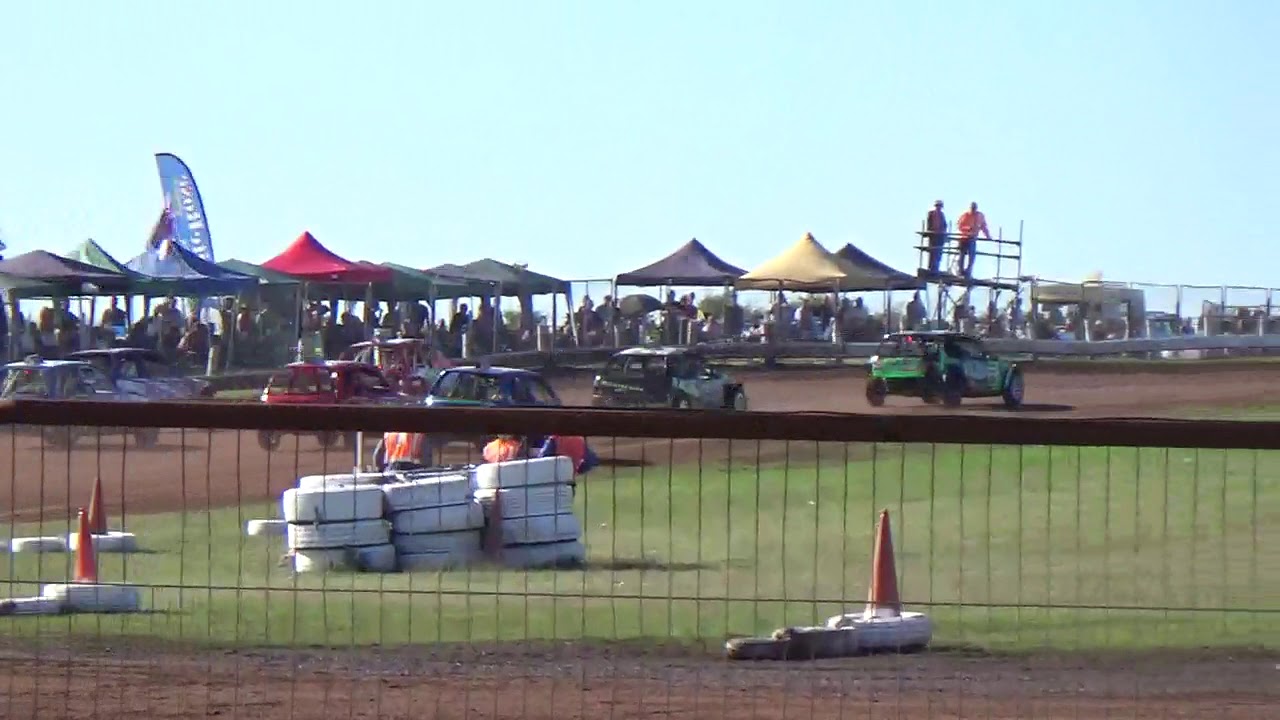 Autograss Mens Nationals 2018 Class 6 R3 Heat 2 Redflag - YouTube