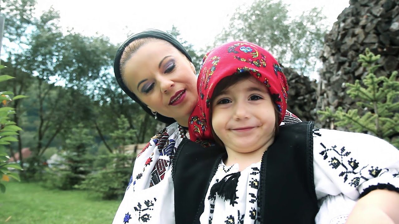 Mihaela și Ciprian Istrate - MĂRIE, DRAGĂ MĂRIE - YouTube