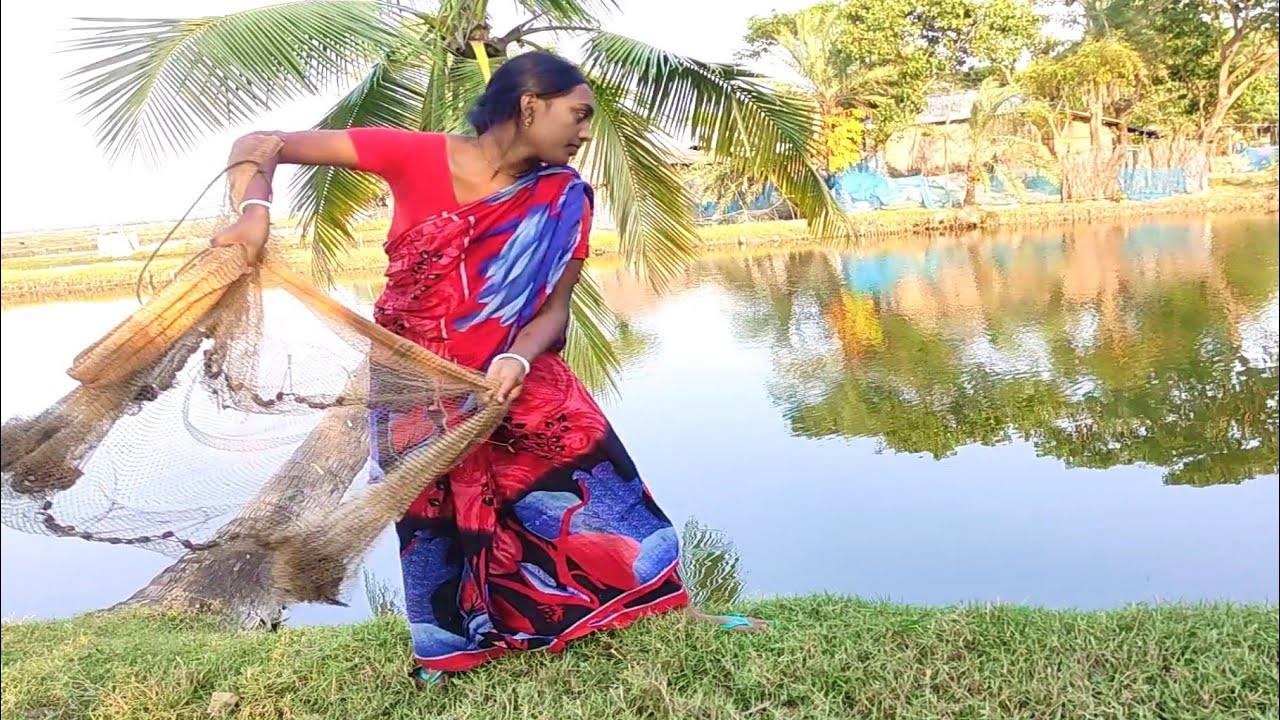 Awesome Net Fishing Video - Traditional Fish Catching With A Cast Net ...