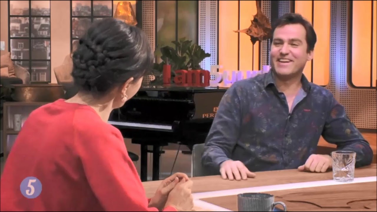 interview dr.David Blom over nieuwe theatershow DICHTERBIJ - YouTube