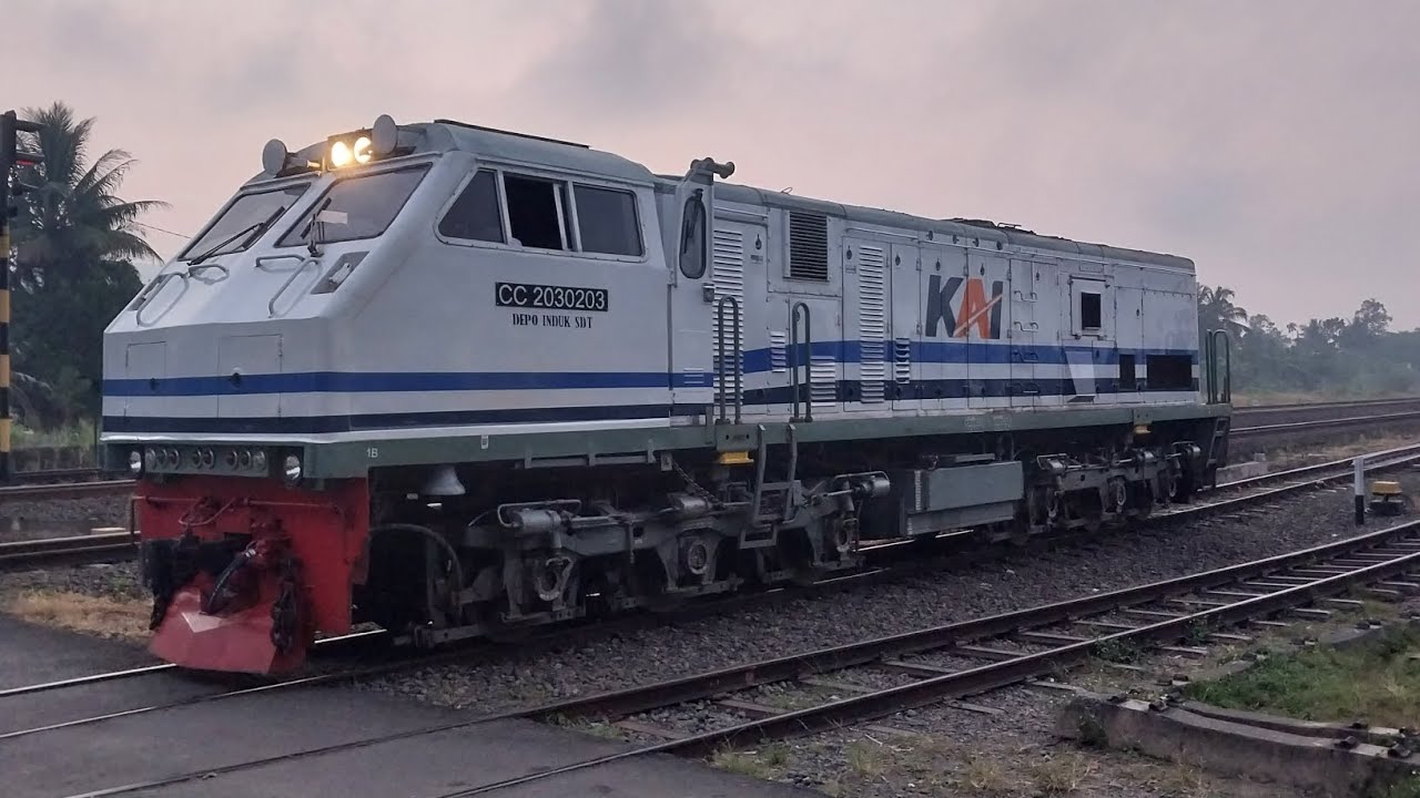 JUMAT BERKAH..!! CC 203 Livery WnB mengunjungi Stasiun Karangsari untuk ...