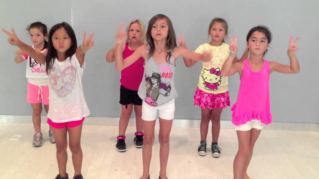 ABC - Junior Glee rehearsal Oct. 4 - YouTube