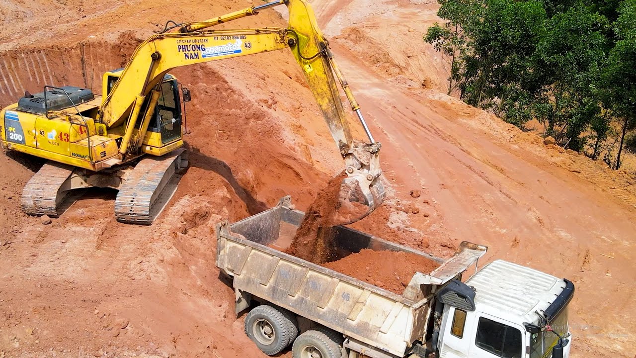 Excavator KOMATSU Loading Soil into Trucks Construction Site - JCB ...