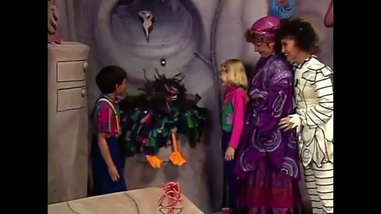 Tyrone’s reaction: wee sing in sillyville - YouTube