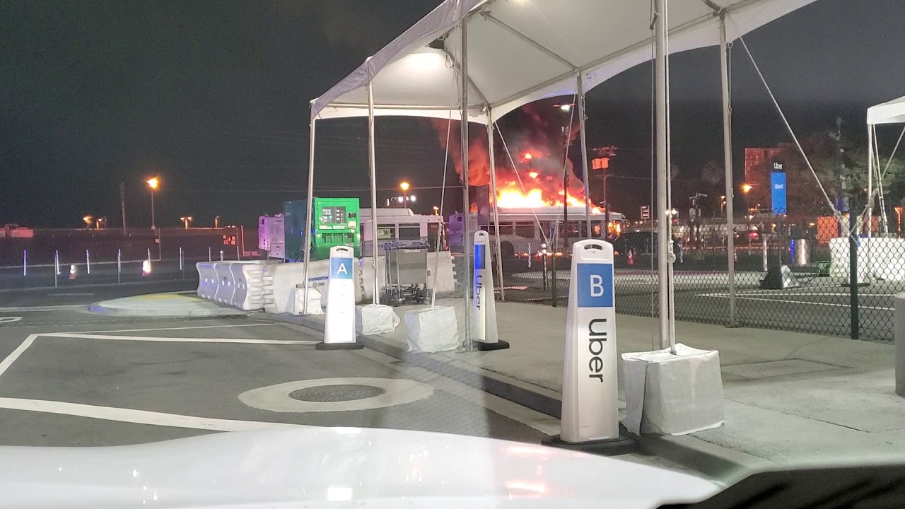 Bus fire at LAX - YouTube