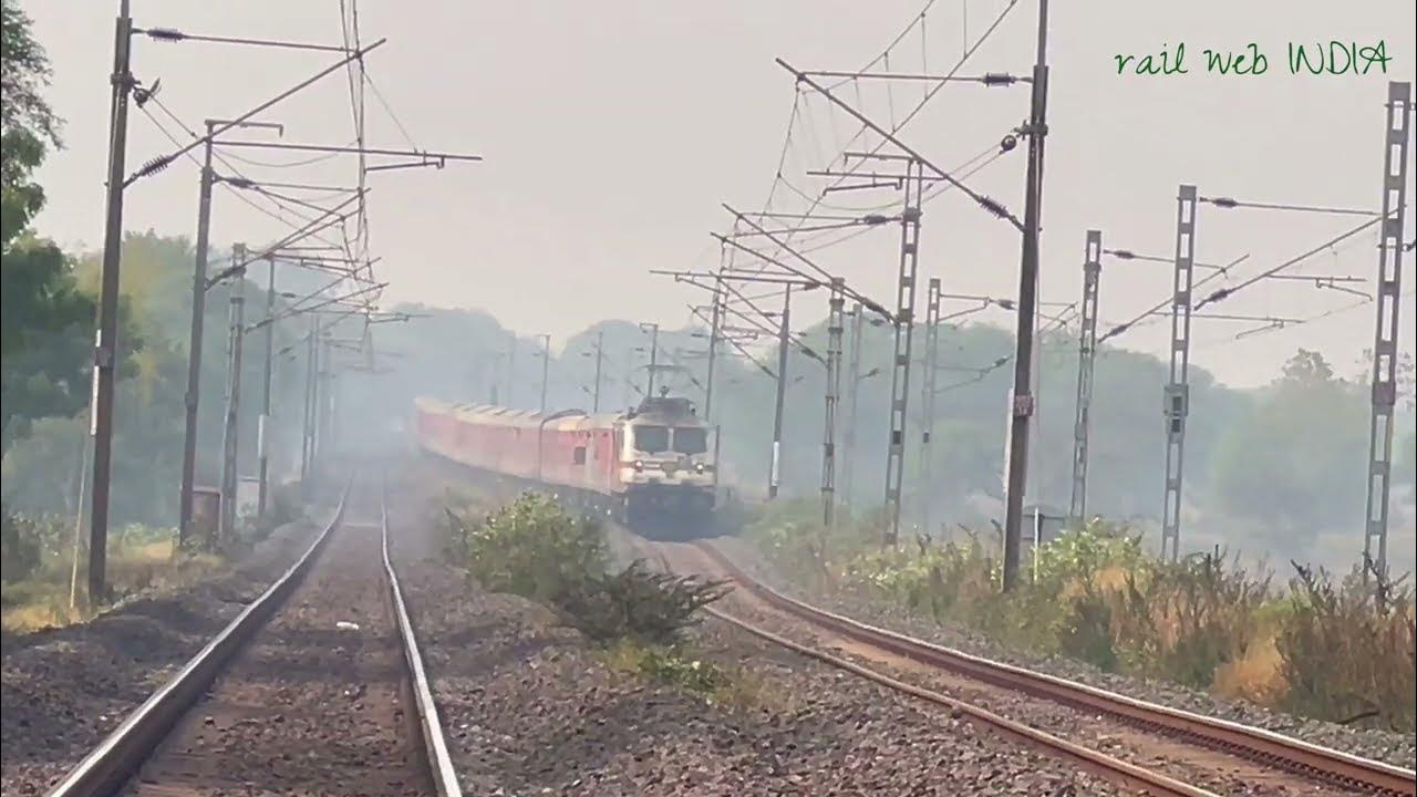 12101 MUMBAI SHALIMAR JNANESWARI SUPERFAST EXPRESS - YouTube