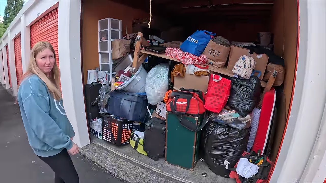 She Bought This Online STORAGE LOCKER CHEAP.. And Found Storage ...