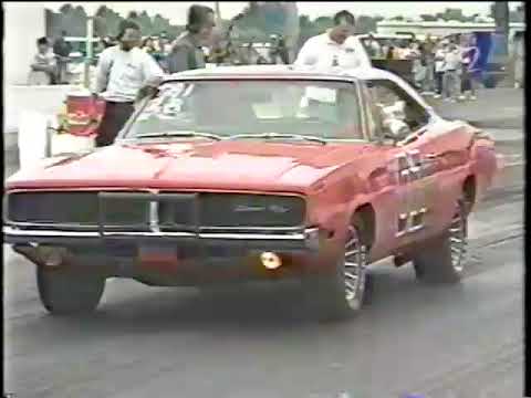 Drag Race General Lee VS General Lee - YouTube