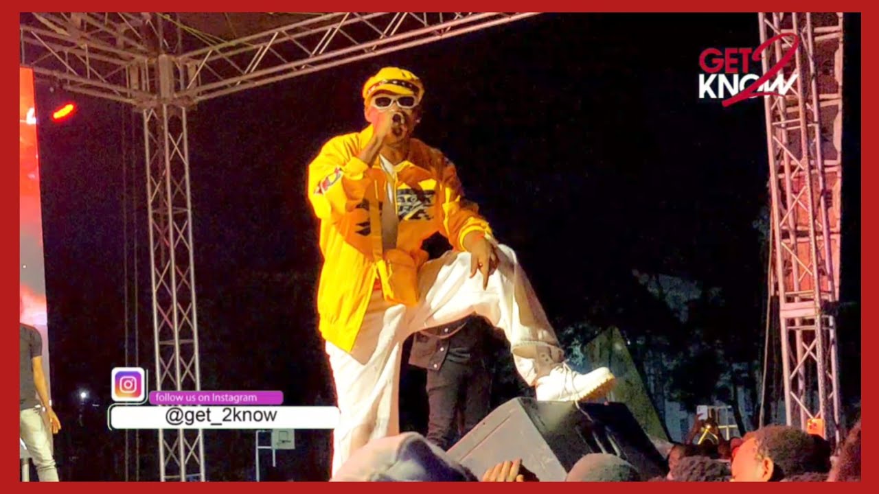 TAZAMA BALAA LA BARO BARO MC STEJINI ALIVYO WARUSHA WANAFUNZI WA CHUO ...