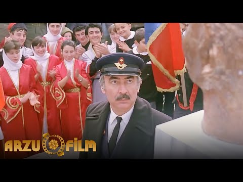Heykeli Dikilen Adam | Milyarder