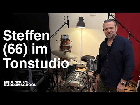 Steffen (66) spielt zu „Sweet Home Chicago“ Drums im Tonstudio I Online Schlagzeug lernen für Ü50