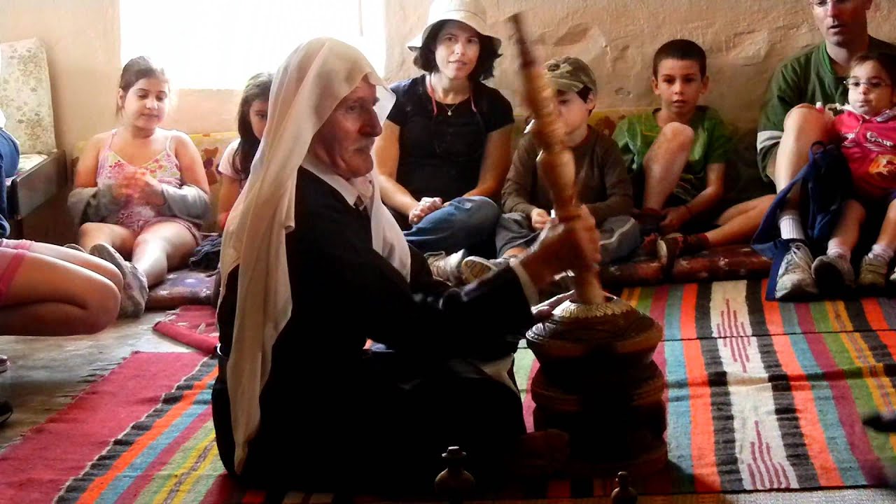 Druze mihbaj - coffee grinding ritual - YouTube