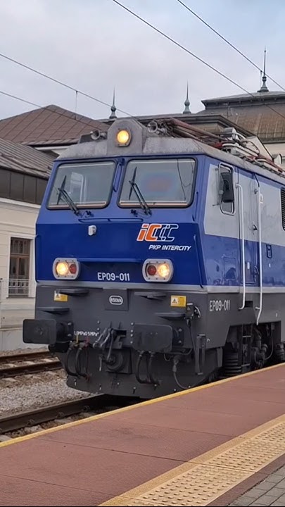 Odjazd EP09-011 z IC ŚLĄZAK ze stacji Tarnów - YouTube