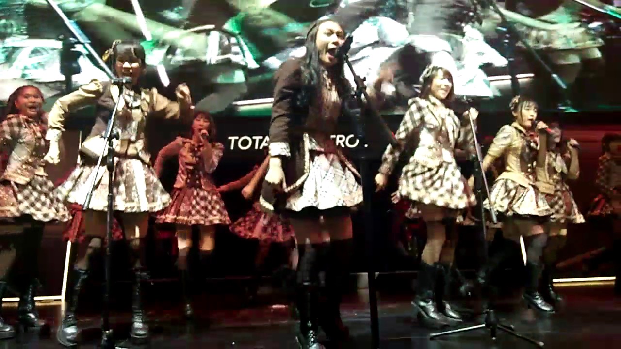 JKT48 - Flying Get at Honda IMOS 2016 - YouTube
