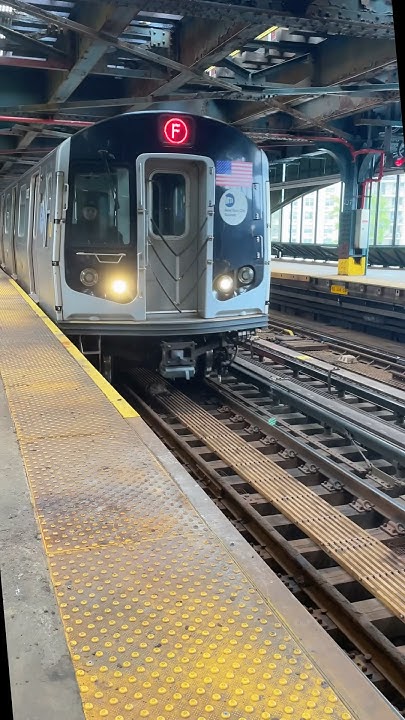 NYC Subway: R160 Siemens (F) Train arriving at West 8th Street NY-Aquarium #mtasubway #siemens # ...