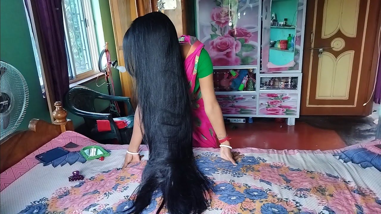 Beautiful Woman Gorgeous Black And Silky 3Ft Long Hair Play For Front ...