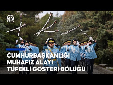 Cumhurbaşkanlığı Muhafız Alayı Tüfekli Gösteri Bölüğü, sıkı eğitimlerle gösterilere hazırlanıyor