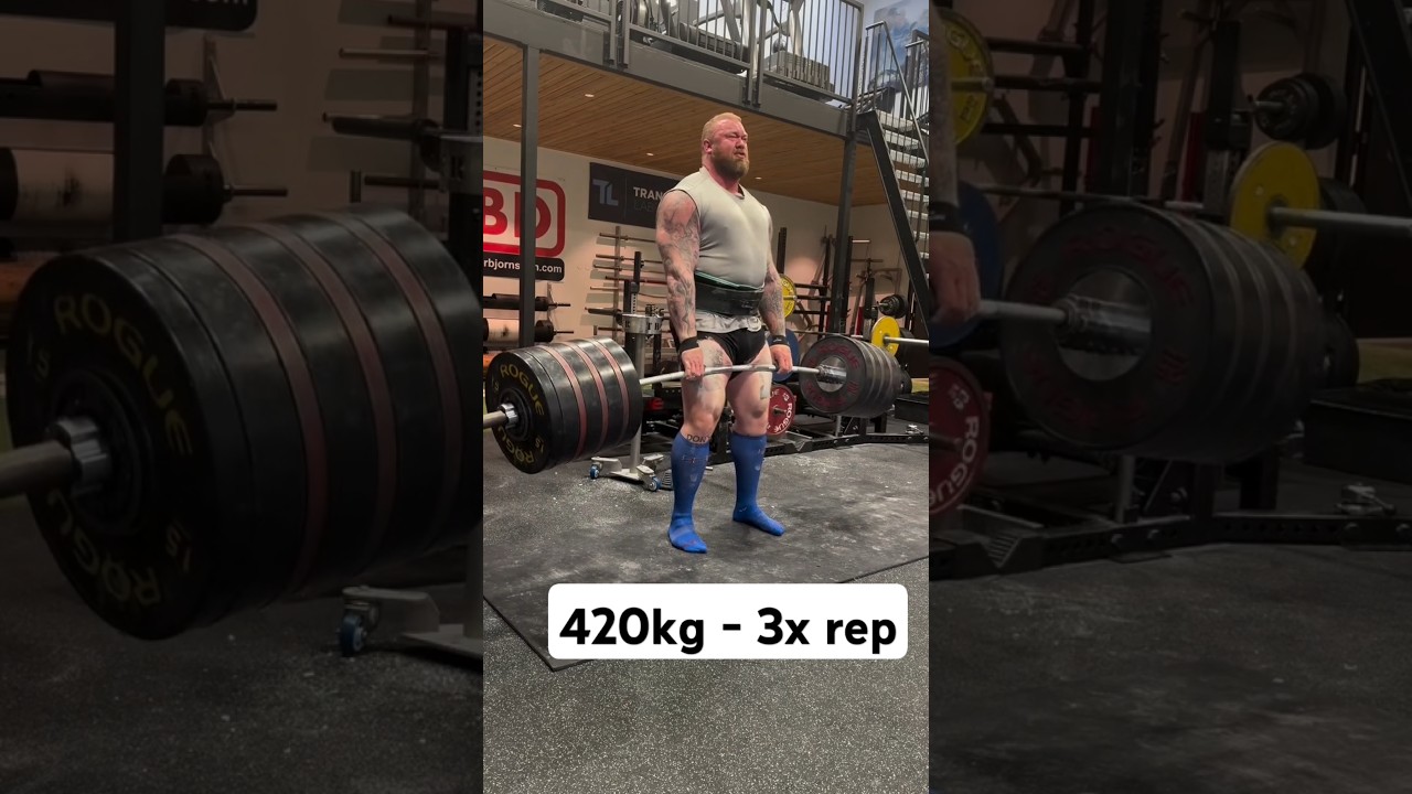 This 2-meter-tall man easily lifts 420 kg #dedlift #bodybuilder # ...