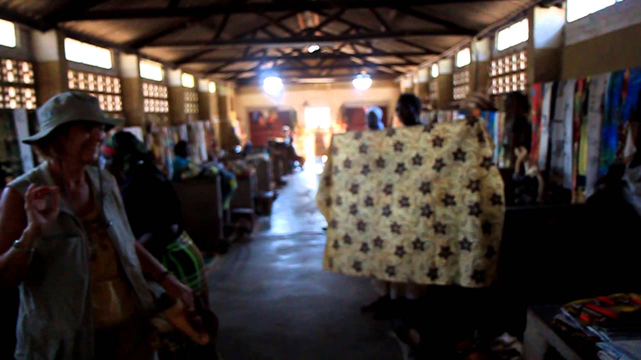 Craft Market Bargaining in Zimbabwe - YouTube