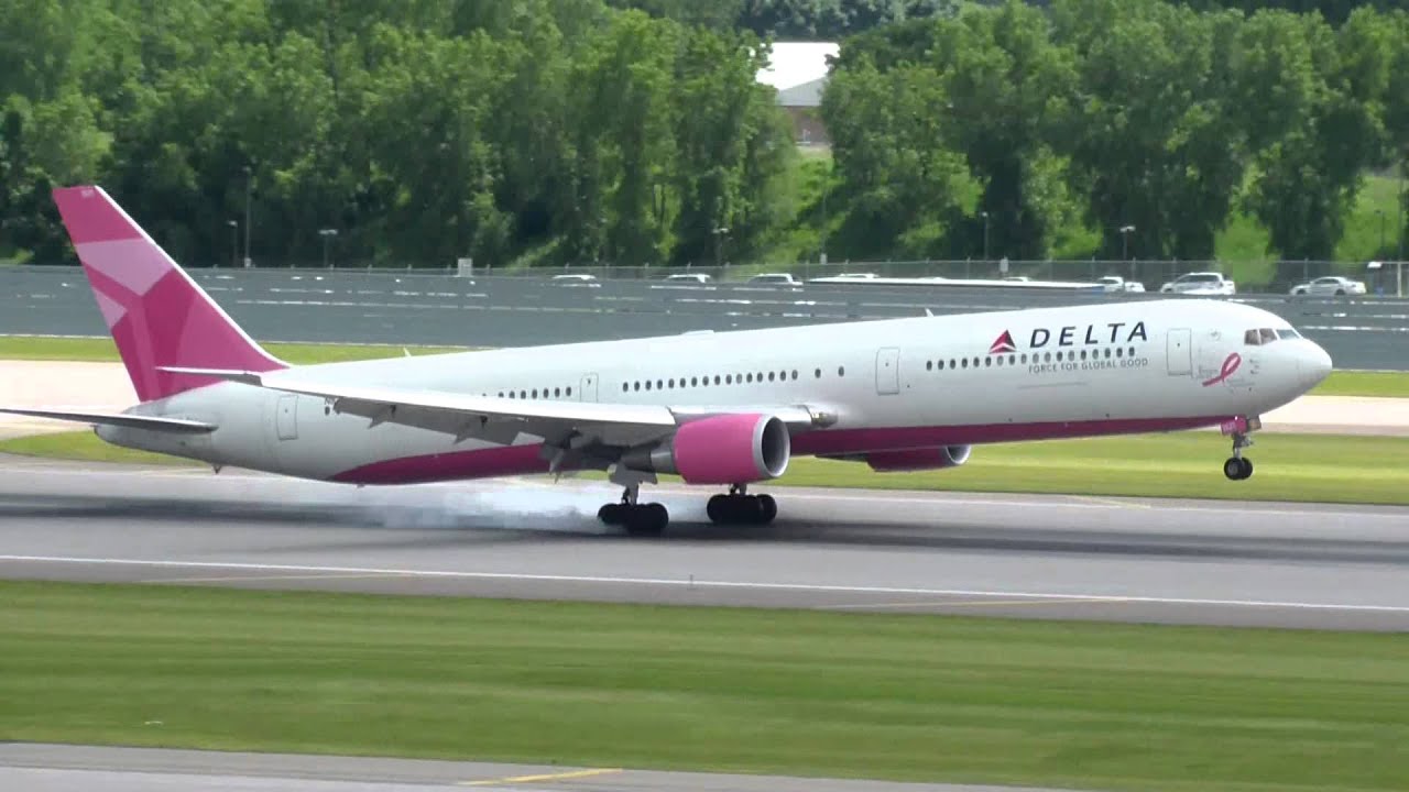 DELTA Breast cancer awareness 767-400 Landing at MSP - YouTube