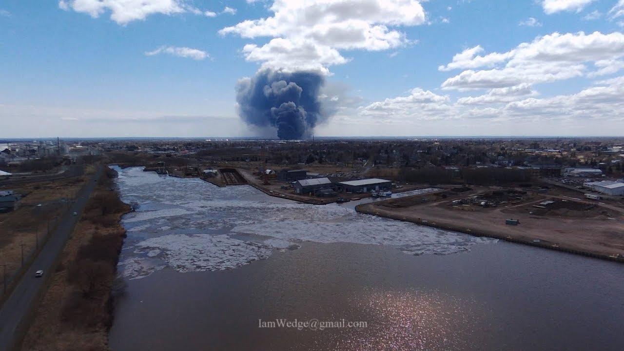 Husky Refinery Fire Superior Wisconsin Time Lapse by Drone - YouTube