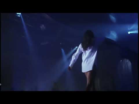 Demi Moore in Striptease-7