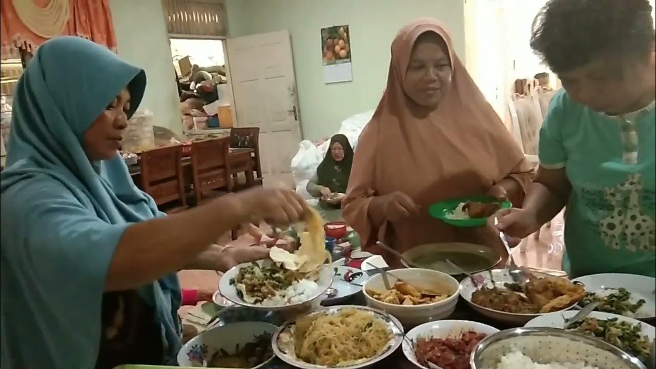 Masak dan Makan Bersama Nasi Banca'an Keluarga - YouTube