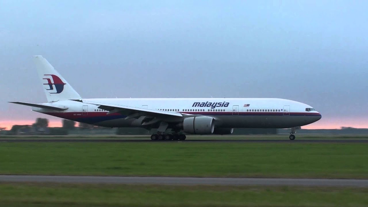 9M-MRN | Malaysia Airlines Boeing 777-200 Landing Amsterdam Runway 18R ...