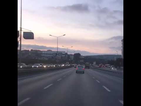 Yeltendim bir kere, bir adım da seni sevmeye, yok senden başka kimsem ayak izlerinde gölgene sığınd