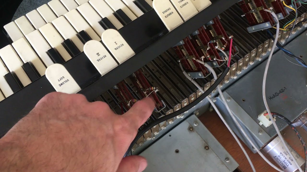 8. Hammond organ L100 top control switches (8 of 11) - YouTube
