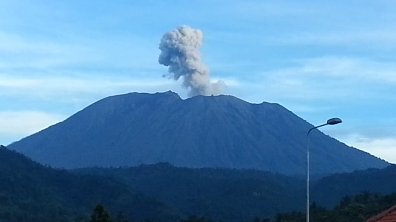 Erupsi gunung agung - YouTube