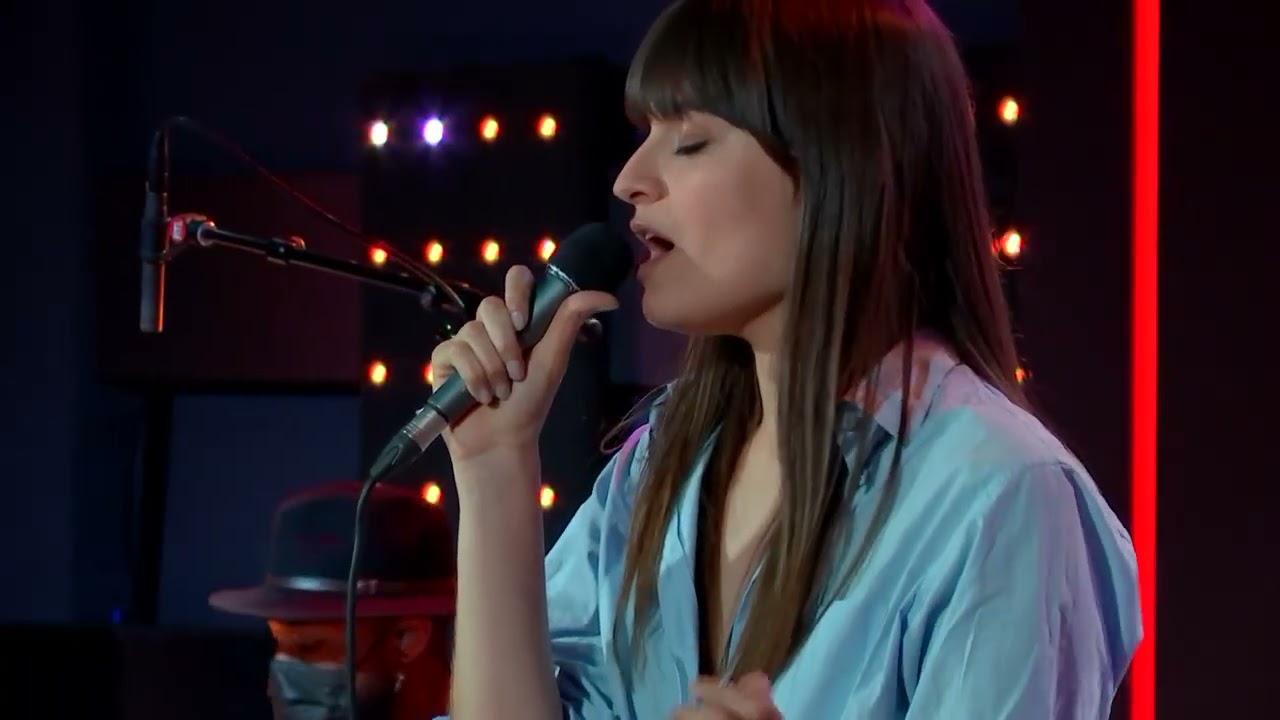 clara-luciani-amour-toujours-live-le-grand-studio-rtl-acordes