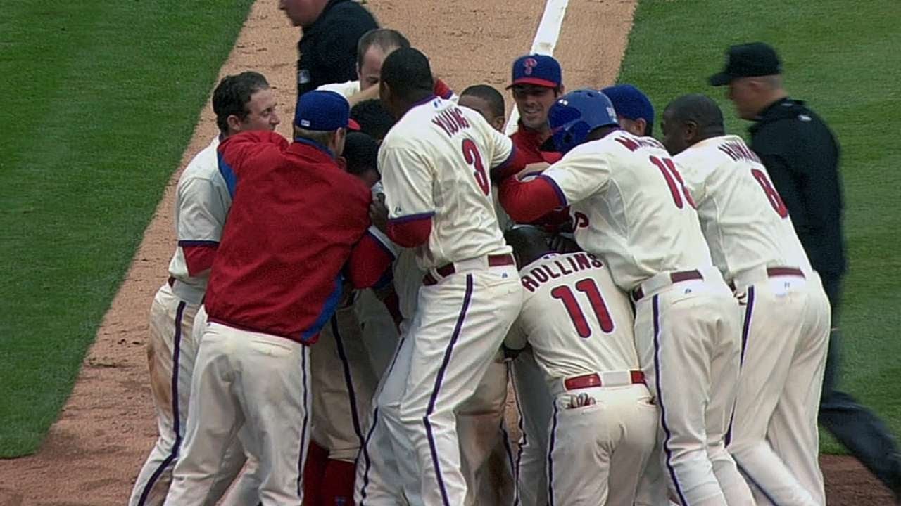 Phillies go back-to-back to win the game - YouTube