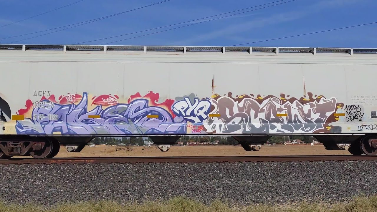 Graffiti Benching U·P Trains Pt. 58 - YouTube