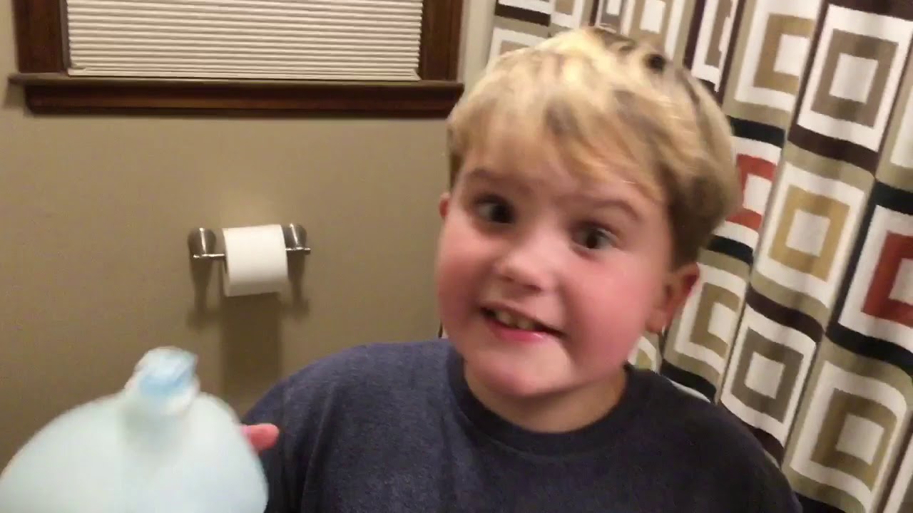 How to unclog a toilet without a plunger FAIL - YouTube