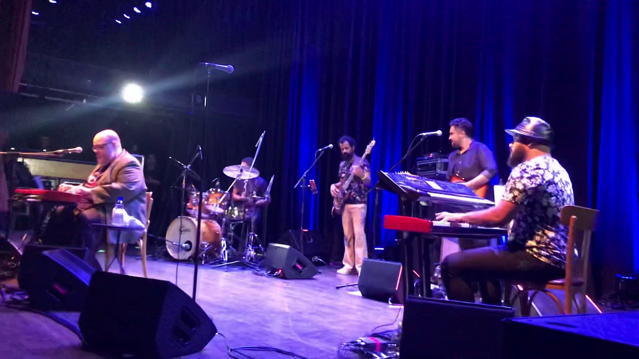 Dia de Paz Ed Motta (Fernando Rosa Bass Solo) - YouTube