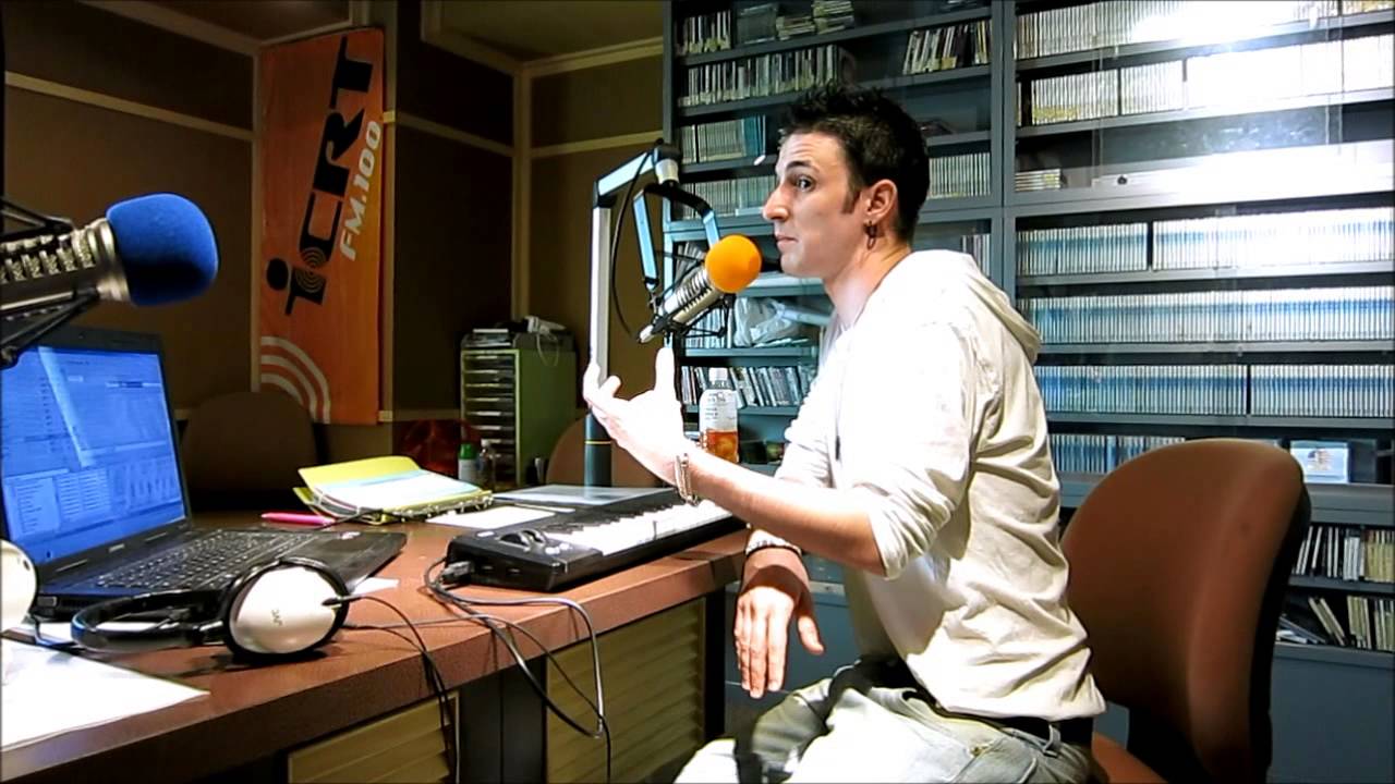 Divyns playing on ICRT radio (Taiwan) - YouTube