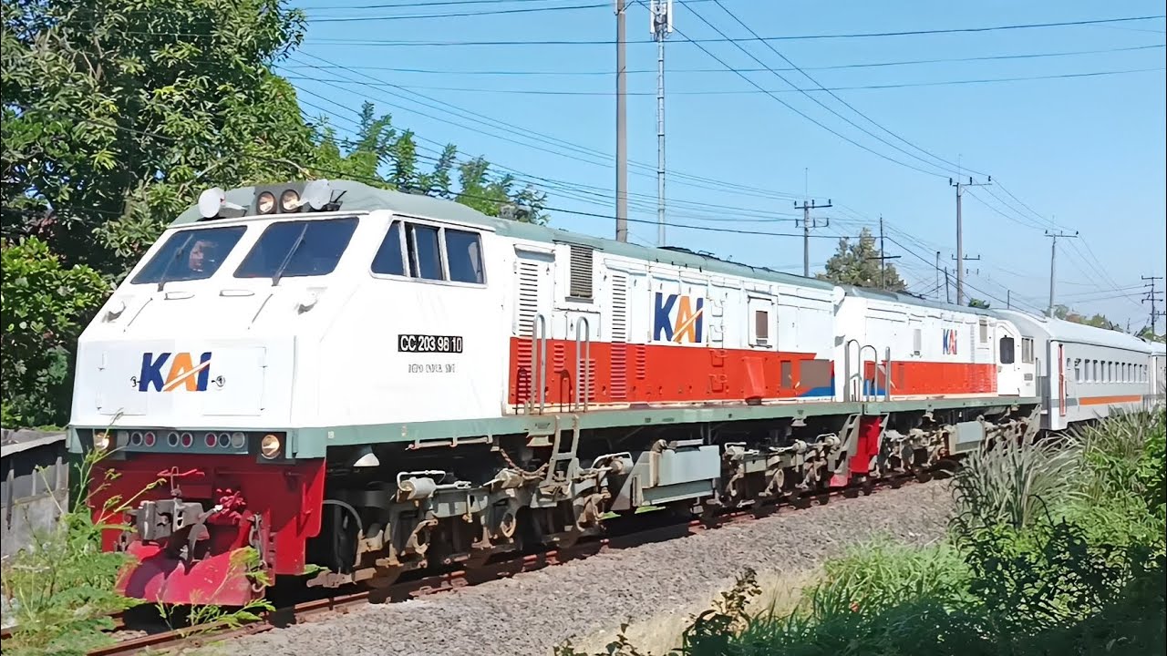 Double traksi loko hongeng & baung Ka Sritanjung CC203 98 10 SDT ...