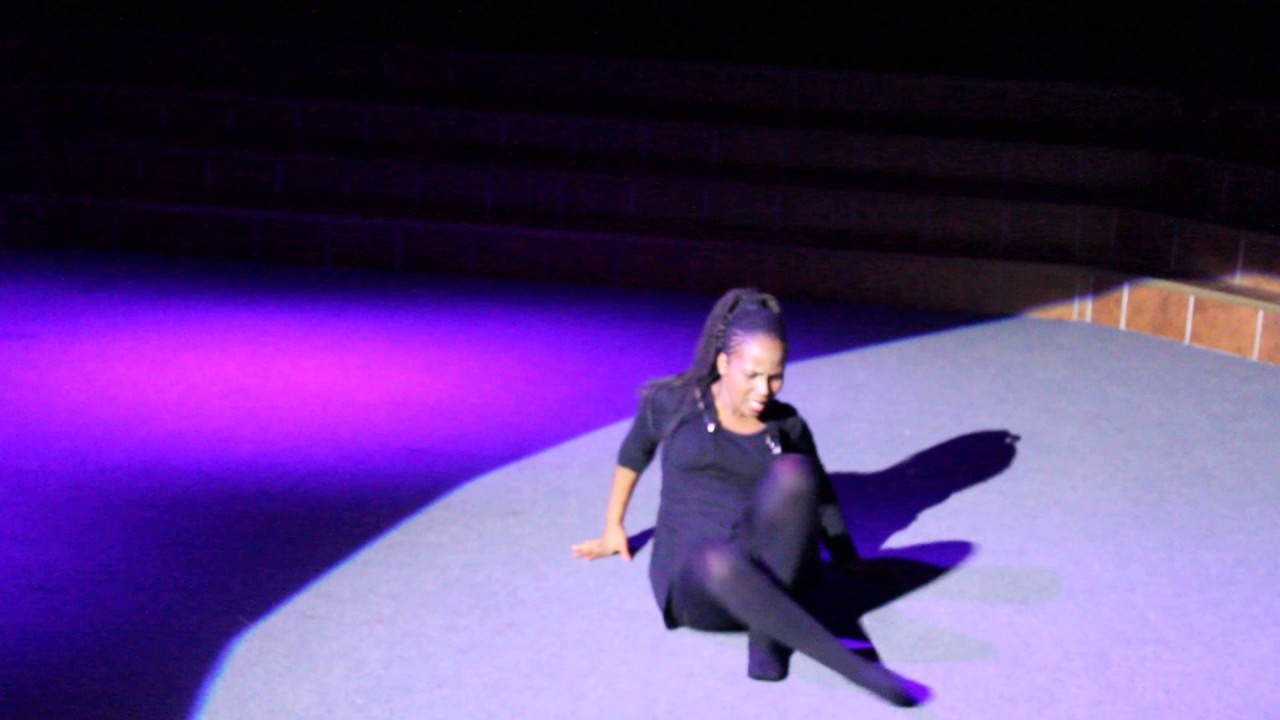 Thato Seopa performs a dance. - YouTube