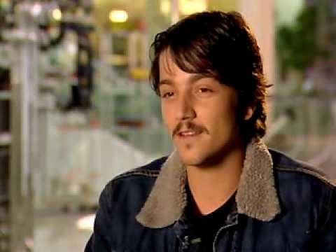 Diego Luna-Interview-The Terminal - YouTube