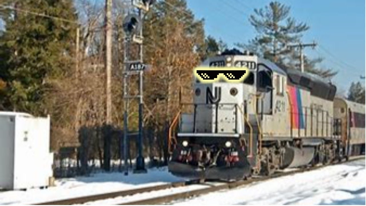 Loud train horns at a NJT RR crossing! (AGAIN.) - YouTube