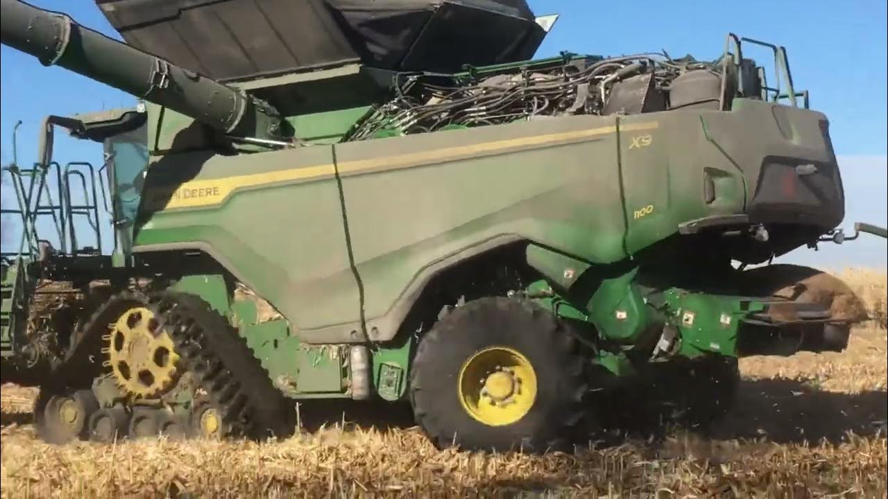 John Deere X9 1100 Harvesting Corn - YouTube