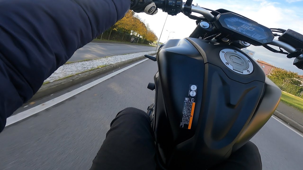 YAMAHA MT-07 fun driving and wheelies. - YouTube